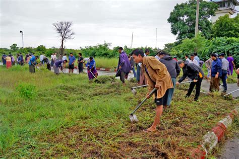 မကွေးတိုင်းဒေသကြီးအစိုးရအဖွဲ့ ဝန်ကြီးချုပ်ဦးတင့်လွင် မကွေးလေဆိပ်တွင် သန့်ရှင်းသာယာလှပစေရေး