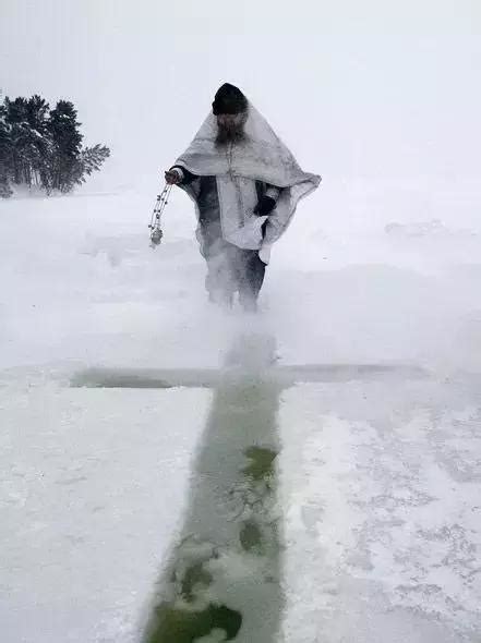 零下30℃依然跳進冰水看看俄國人如何慶祝主顯節 每日頭條