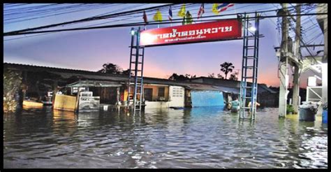 ปิดถนนทางเข้าตลาดน้ำดอนหวาย