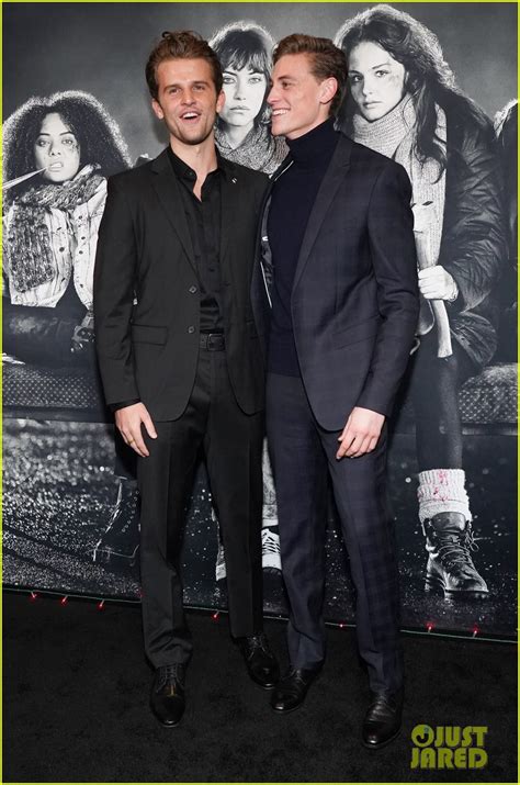 Imogen Poots Premieres Her New Film Black Christmas In La Photo