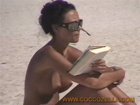 Coccozella Videos Nude People Enjoying In Public Beachs Page 13