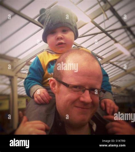 Onkel Und Neffe Fotos Und Bildmaterial In Hoher Auflösung Alamy