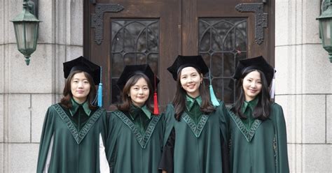 이화여대 새로운 졸업가운 공개 8월 학위수여식서 사용