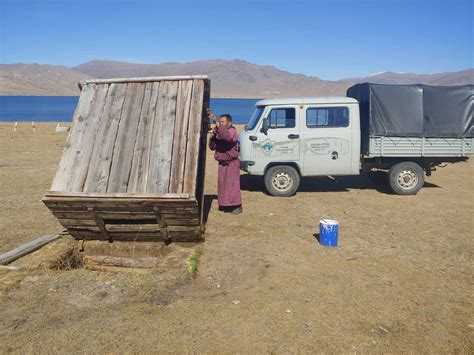 Стандартын бус нүхэн жорлонг буулгах аян Архангай аймагт үргэлжилж байна
