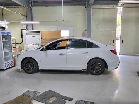 크루즈바디킷튜닝~제이커스텀파츠에서 리어 윈도위 가니쉬 커스텀 제작 시공 받았어요~ 차옆태가 더욱 이뻐진거 인정 네이버 블로그