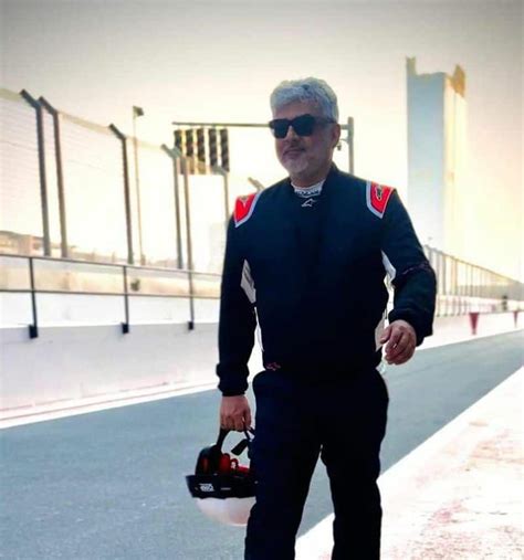 Ajith Rides Bmw Car In 220 Km Speed தலைக்கு தில்ல பாத்தியா Bmw காரில் 220 கி மீ வேகத்தில்