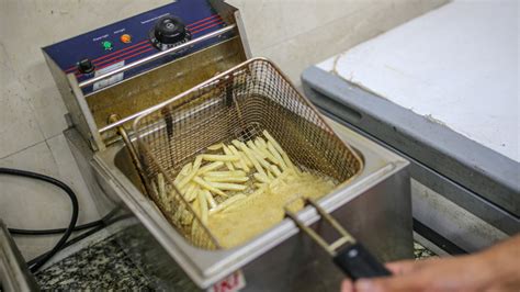 How Long French Fries Need To Wait Before You Fry Them Twice