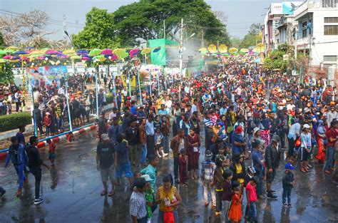 မြန်မာ့ရိုးရာမဟာသင်္ကြန် အကြတ်နေ့ တွင် နေပြည်တော် ပြည်သူများ အေးချမ်းပ