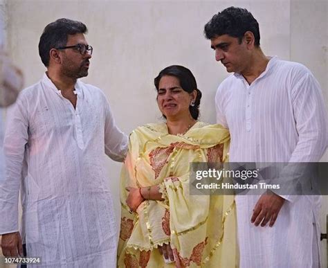 Akshay Nana Chudasama Shaina Nc And Manish Munot Pays Respect News Photo Getty Images
