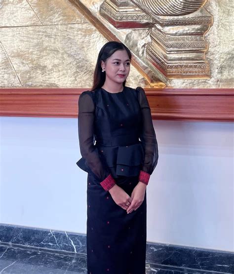 កាន់តែពេញស្អាត អាង សុជាតា សមសួនស្អាតពេញភ្នែក Khmerload Cambodia Latest News