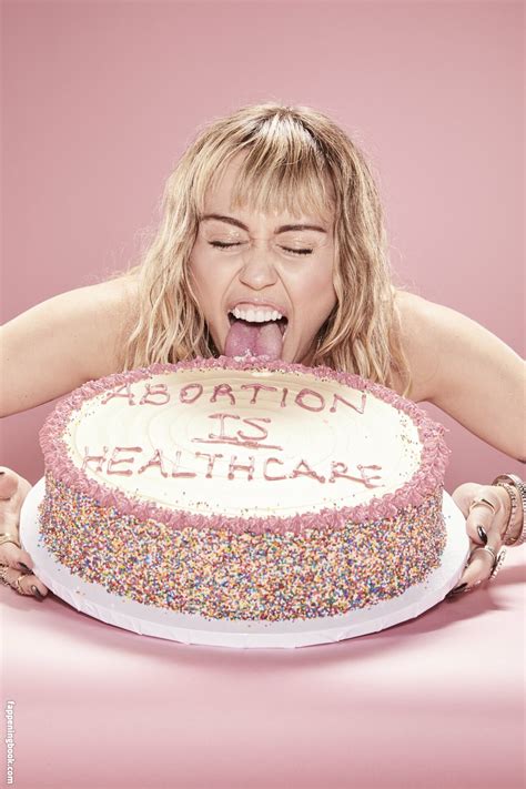 Miley Cyrus Nude The Fappening Photo 2424085 Fappeningbook