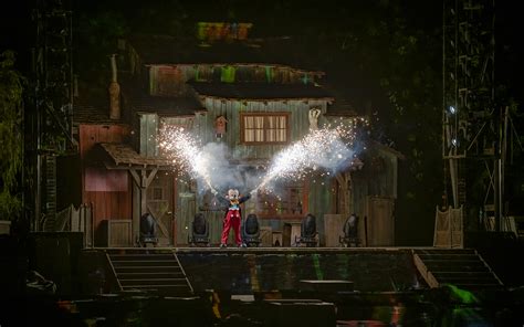 The Fantasmic Faces Of Mickey Mouse
