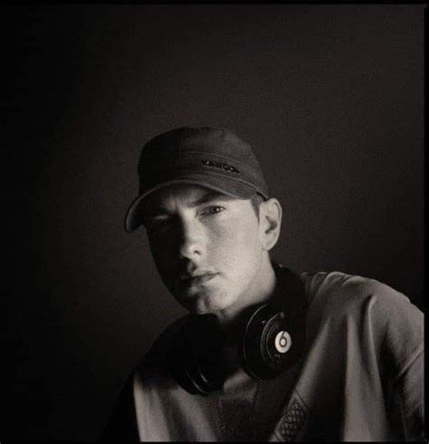 Myothant Photography ကမ္ဘာဂြိုဟ် နေအဖွဲ့အစည်းတွင် နေနှင့်အနီးဆုံး တတိယမြောက်ဂြိုဟ် ကမ္ဘာဂြိုဟ