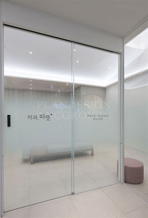 홀 인테리어 디자인 유리문 디자인 클리닉 디자인