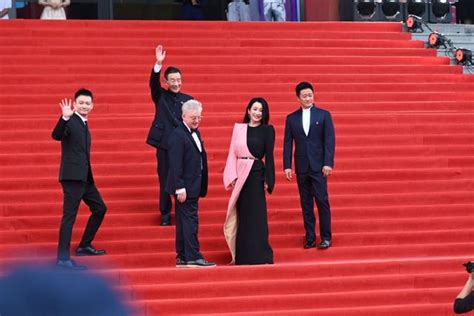 吴京秦海璐李雪健等天坛奖评委亮相北影节开幕式红毯 新浪图片