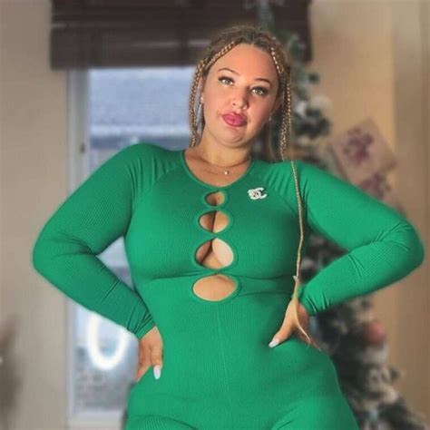 Who Is Blonde Bunny Biography Wiki Age Height Clothing List Boyfriend Family Popular