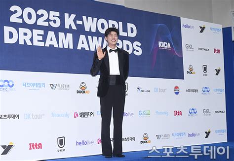 St포토 박지현 케이 월드 드림 어워즈 왔어요