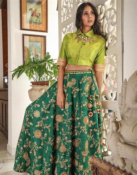 Simple Mehndi Outfits