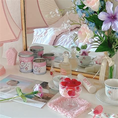 나현•♥ 집꾸미기 핑크인테리어 홈카페 연휴의 아침🍎 아침마다 ‘출근해야지하고 일어났다가 다시 잠들고 있는 사람저 뿐이겠죠😂 그래도 오늘은 제일