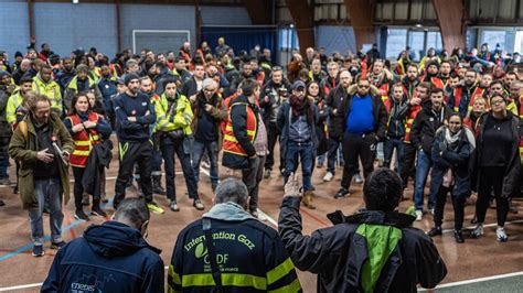 Ден на стачки във Великобритания и Франция Nova