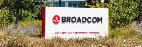 Broadcom Unveils Tomahawk 6 Networking Chip For Large Ai Clusters Dcd
