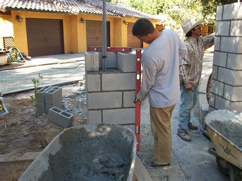 D R Construction Block Pillars