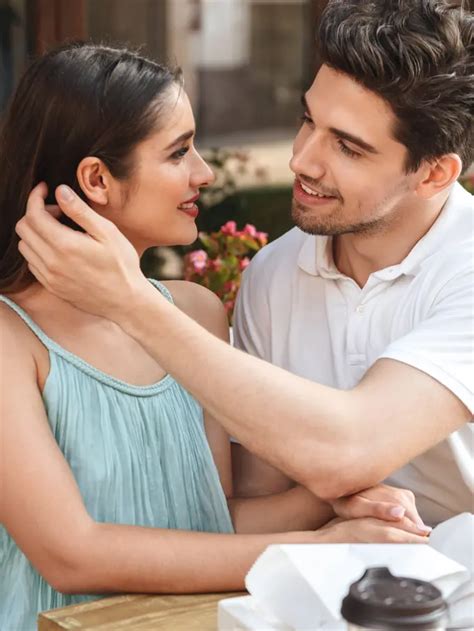 7 Cara Membuat Hubungan LDR Terasa Romantis Setiap Harinya Lifestyle Fimela Com