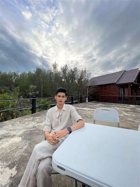 បុគ្គលិកធនាគារ បុគ្គលិកធនាគារ Added A New Photo