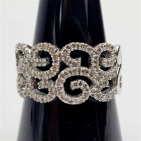 Lot 18k Gold And Diamonds Classic Design Ring
