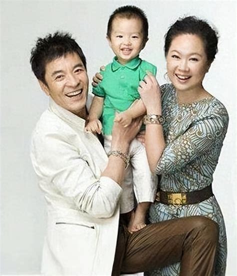 演员刘威个人资料：从何晴到杨若兮，前女友个个都是美女，为何闪婚圈外人 人物集