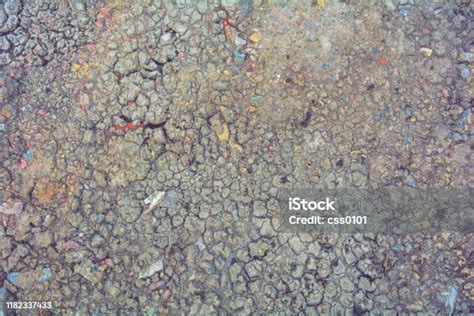 마른 진흙 접지 균열 질감 화강암 자갈 더러운 토양을 건조 점토에 균열 0명에 대한 스톡 사진 및 기타 이미지 0명 가뭄 거친 Istock