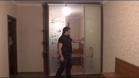 Мебель в спальню. Двухспальная кровать, шкаф-купе с рисунком пескоструй ...