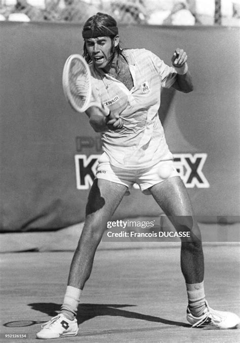 Le Joueur De Tennis Péruvien Pablo Arraya Pendant Le Tournoi Passing News Photo Getty Images