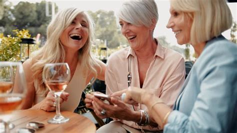 76900 Older Women Having Fun Lizenzfreie 4k Und Hd Stock Videos