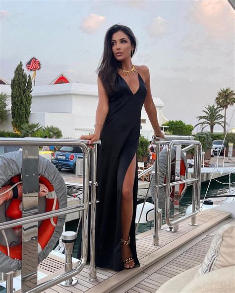 Санта Дімопулос похизувалась розкішним відпочинком з дочкою на острові Ібіца Ivona Ua