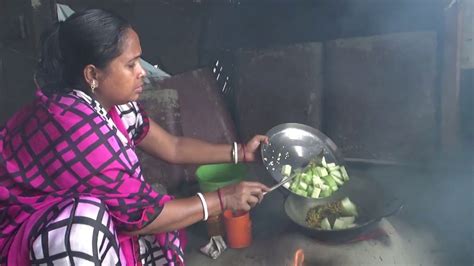 নিরামিষ মুগ ডাল দিয়ে ঝিঙে ঘন্টmoong Dal Diye Jhingepure Veg Bengali