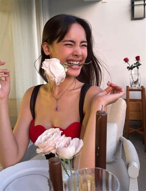 Yaya Urassaya เพื่อน