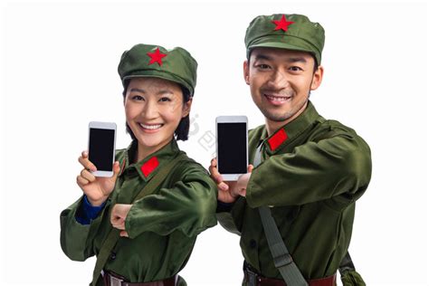 身穿军装的青年夫妇图片 包图网企业站