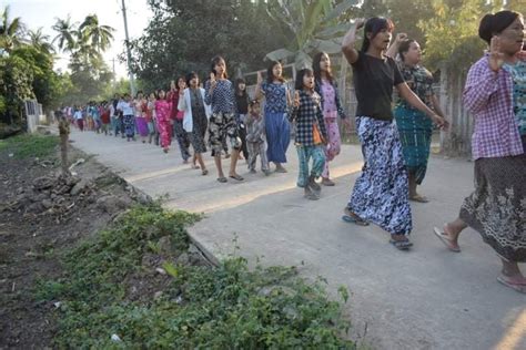 ယင်းမာပင်တွင် ဖက်ဆစ် စစ်ကောင်စီ တော်လှန်ရေး ရွှေနွယ်သွေး သပိတ်စစ်ကြောင်း ချီတက် ဆန္ဒပြ Khit