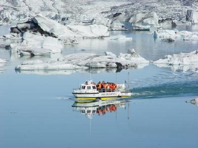 Touris Amphibian Boat Tour On Jökulsárlón Glacier Lagoon