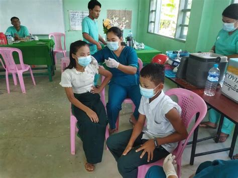 မအီမြို့နယ်တွင် အခြေခံပညာကျောင်းများသို့ ကိုဗစ် ၁၉ ရောဂါကာကွယ်ဆေး တတိယအကြိမ် ထပ်ဆောင်း Booster