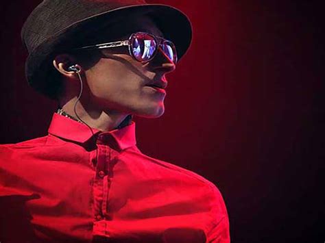 دانلود آهنگ وقتى دلم عاشقته از مرتضی پاشایی با ترجمه انگلیسی مجله