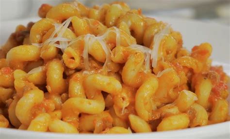 Рецепта за американски макарони с месо и домати на тиган кулинарно бг