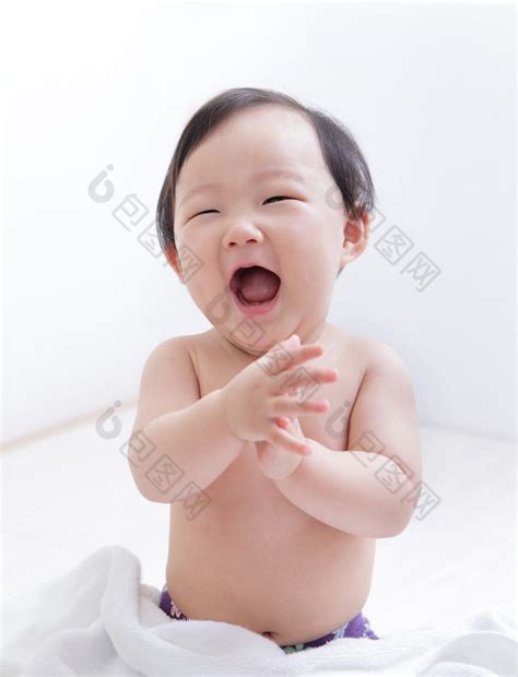 激动的可爱的小宝贝的微笑的脸图片 包图网企业站