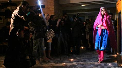 ‮افغانستان‬ ‭bbc ‮فارسی‬ ‮عکس دختران افغان در نمایش مد کابل‬