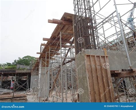 Metal Scaffolding Was Used As A Temporary Structure To Support Slab