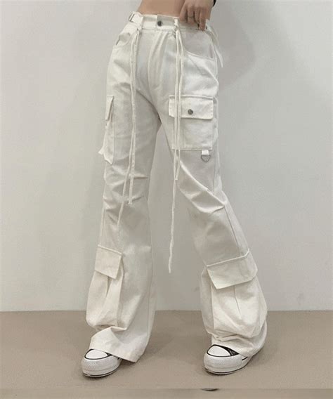 트렌디 힙무드 부츠컷 카고팬츠 스트랩포인트 레이 카고 포켓 허리 스트링 부츠컷 스트랩 롱 팬츠 color 에이블리