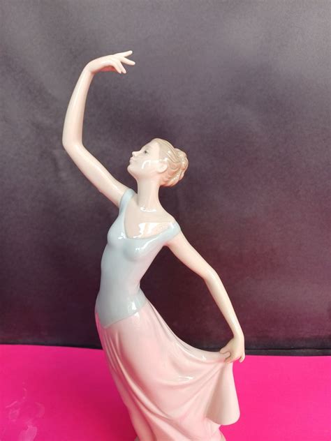 Nao By Lladró Joan Coderch Beeldje El Baile A Terminado 31 Cm Porselein 1994 Catawiki