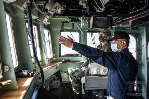 鄭執行官視導海軍168艦隊 勉官兵勤訓精練國防 僑務電子報