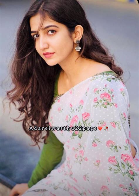 ආදරෙයි වස්තු ගැහැණියක්ගේ මුහුණේන් පේන සතුට සැනසීම